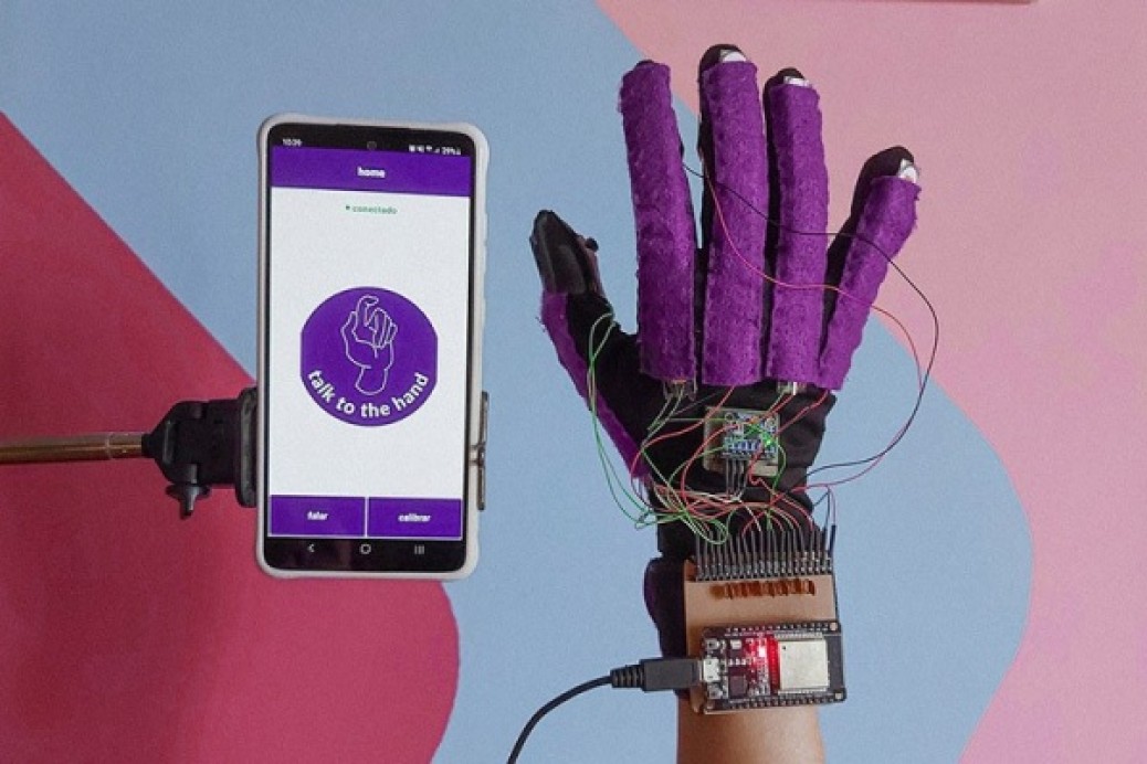 Estudantes criam luva tradutora de Libras – tech4health t4h | Saúde e ...